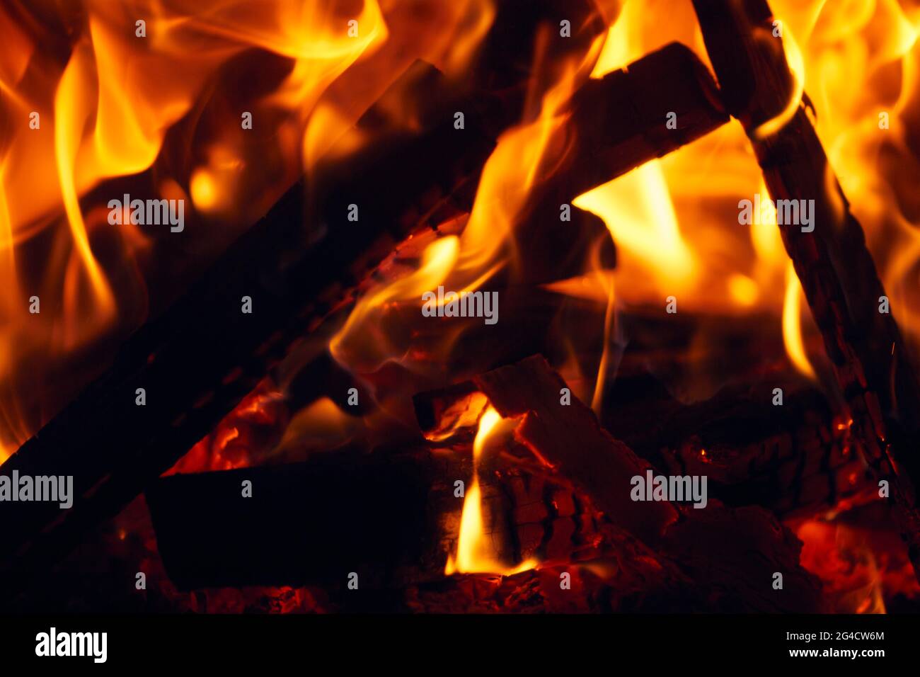 Romantic log fire burns hi-res stock photography and images - Alamy