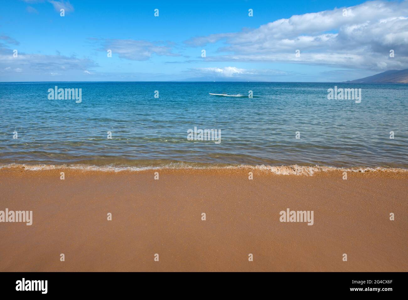 Beach background. Calm beautiful ocean wave on sandy beach. Sea view ...