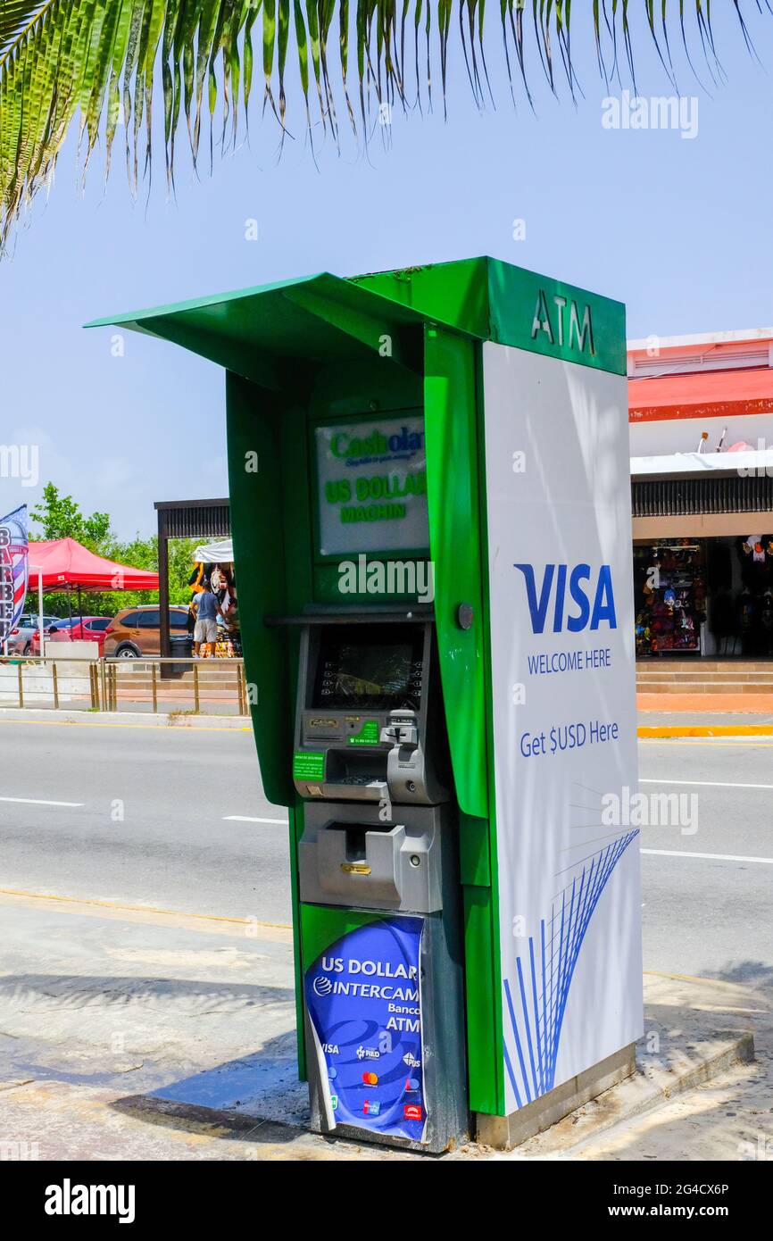 Visa card around the world hi-res stock photography and images - Alamy
