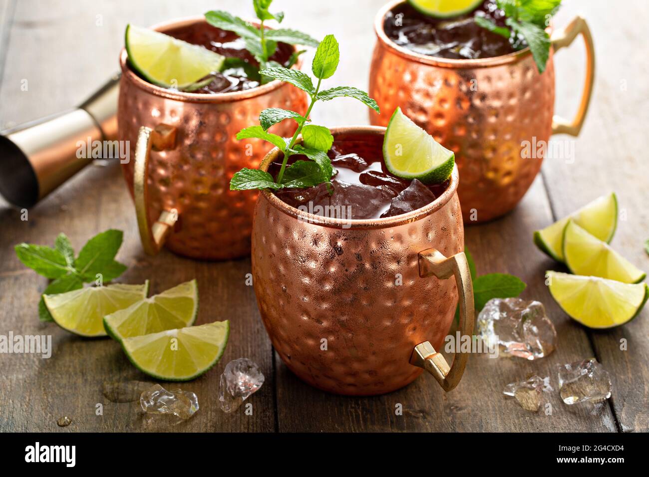 Traditional Moscow Mule in classic copper mugs Stock Photo - Alamy