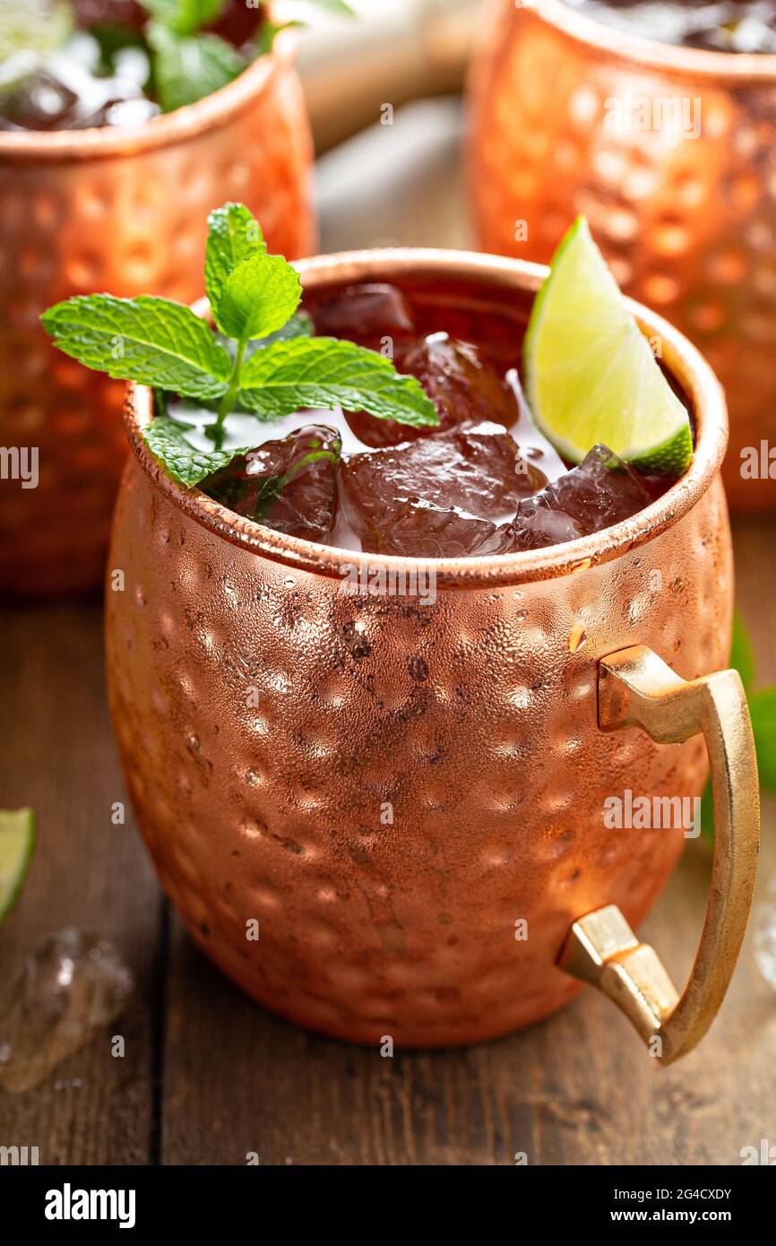 Traditional Moscow Mule in classic copper mugs Stock Photo - Alamy