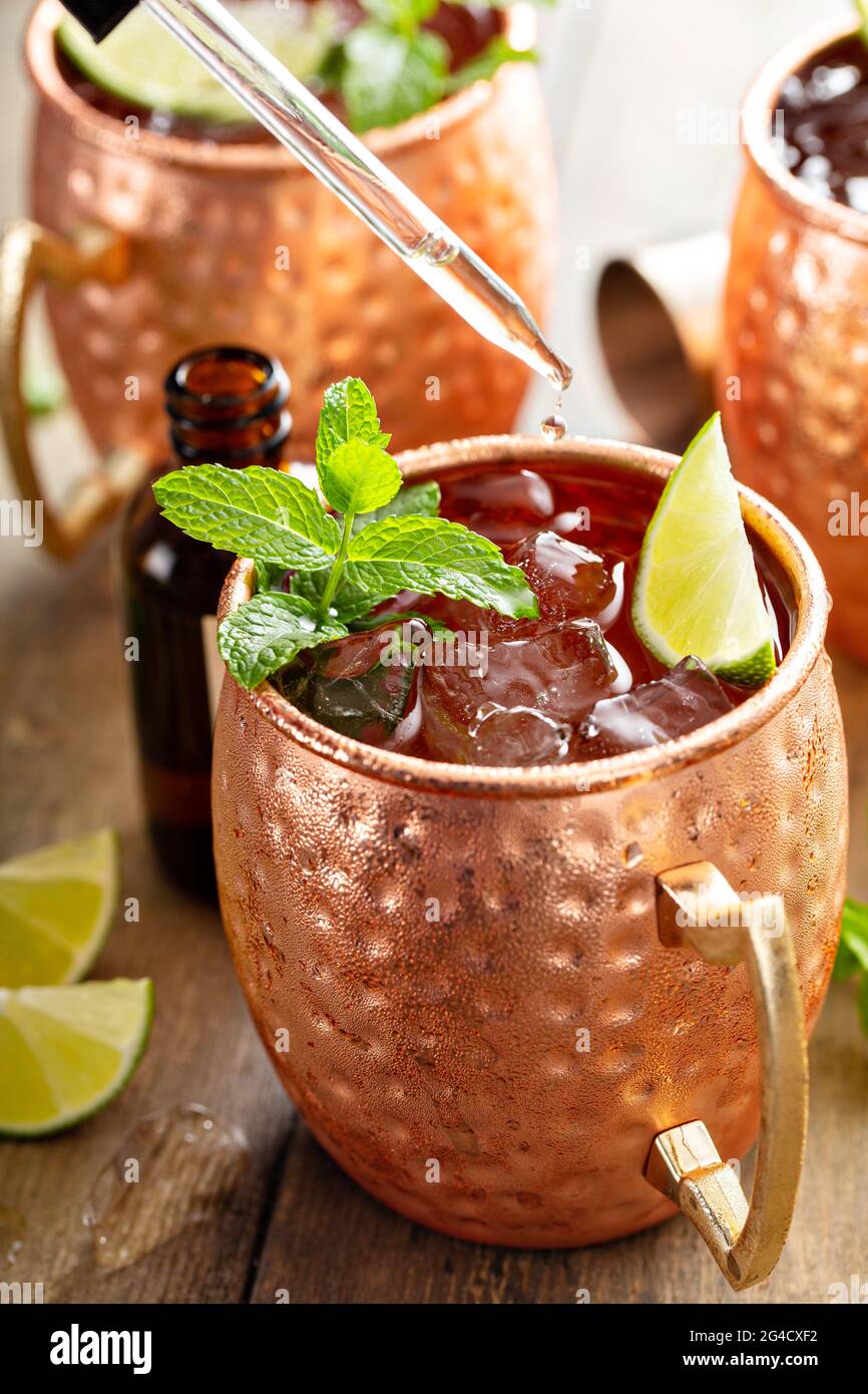 Traditional Moscow Mule in classic copper mugs Stock Photo - Alamy
