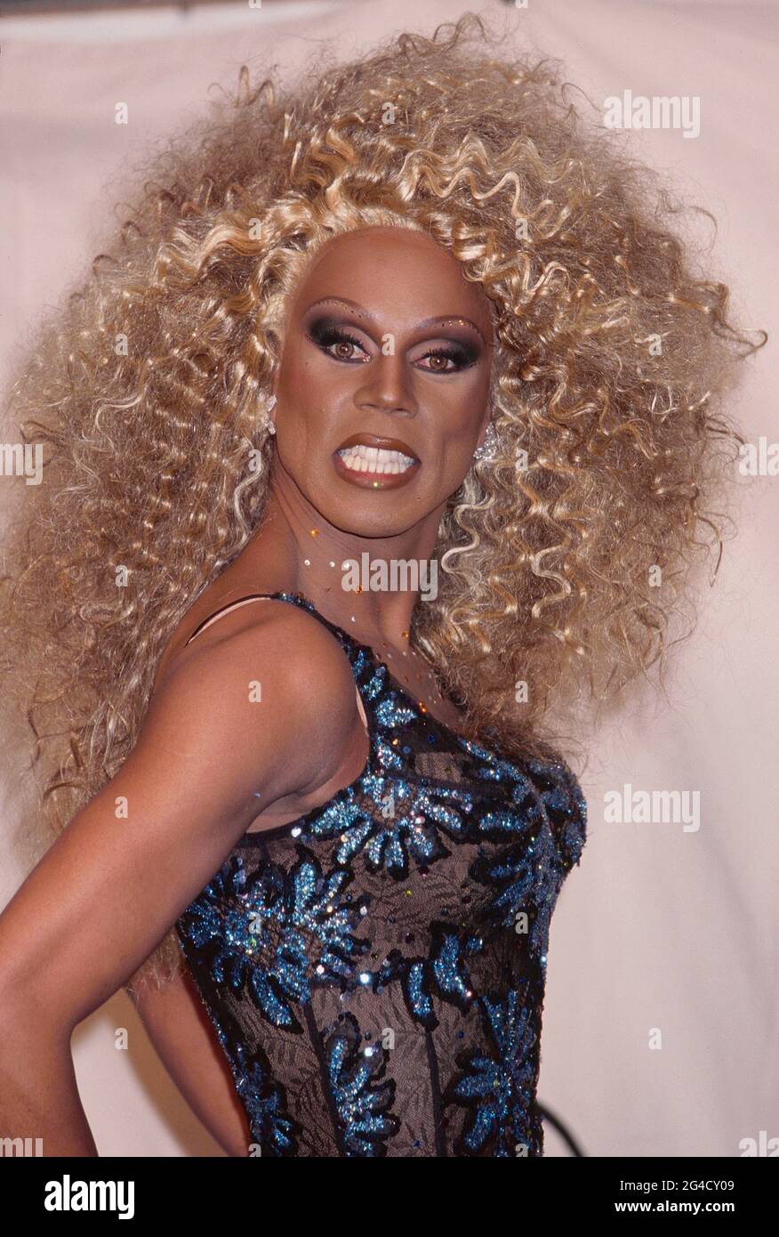 RuPaul attends VH1 Divas 2000: A Tribute to Diana Ross at the theatre ...