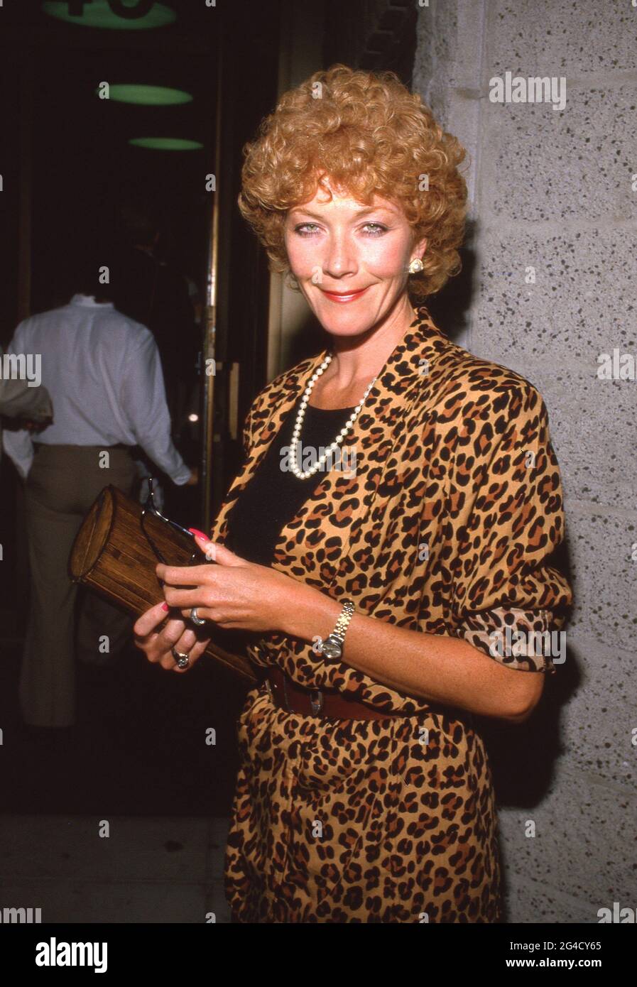 Linda thorson hi-res stock photography and images - Alamy