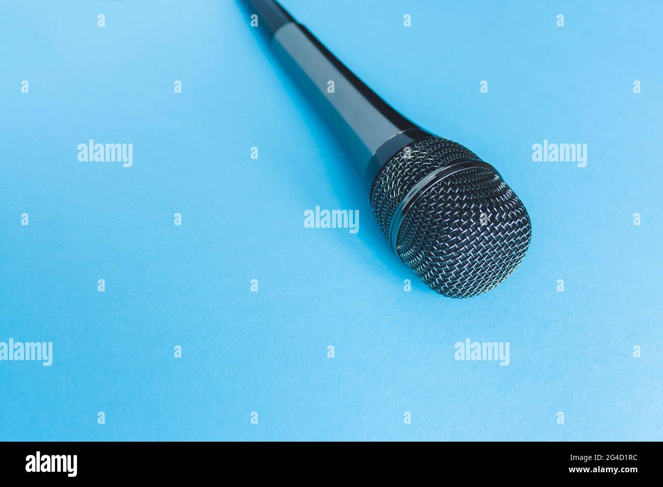 micro close up top view sing vocal Stock Photo - Alamy