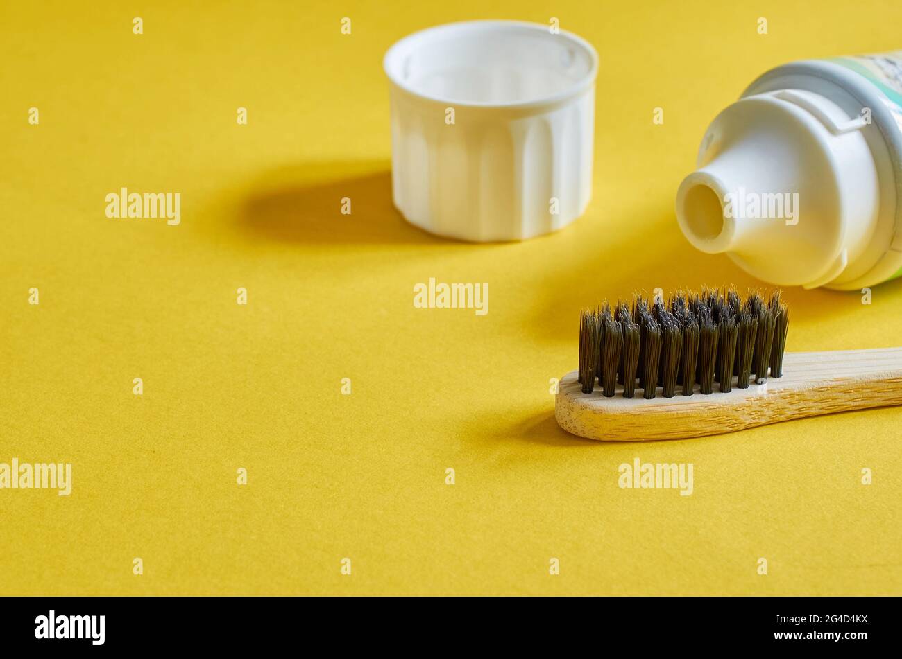 Toothpaste holder hi-res stock photography and images - Alamy