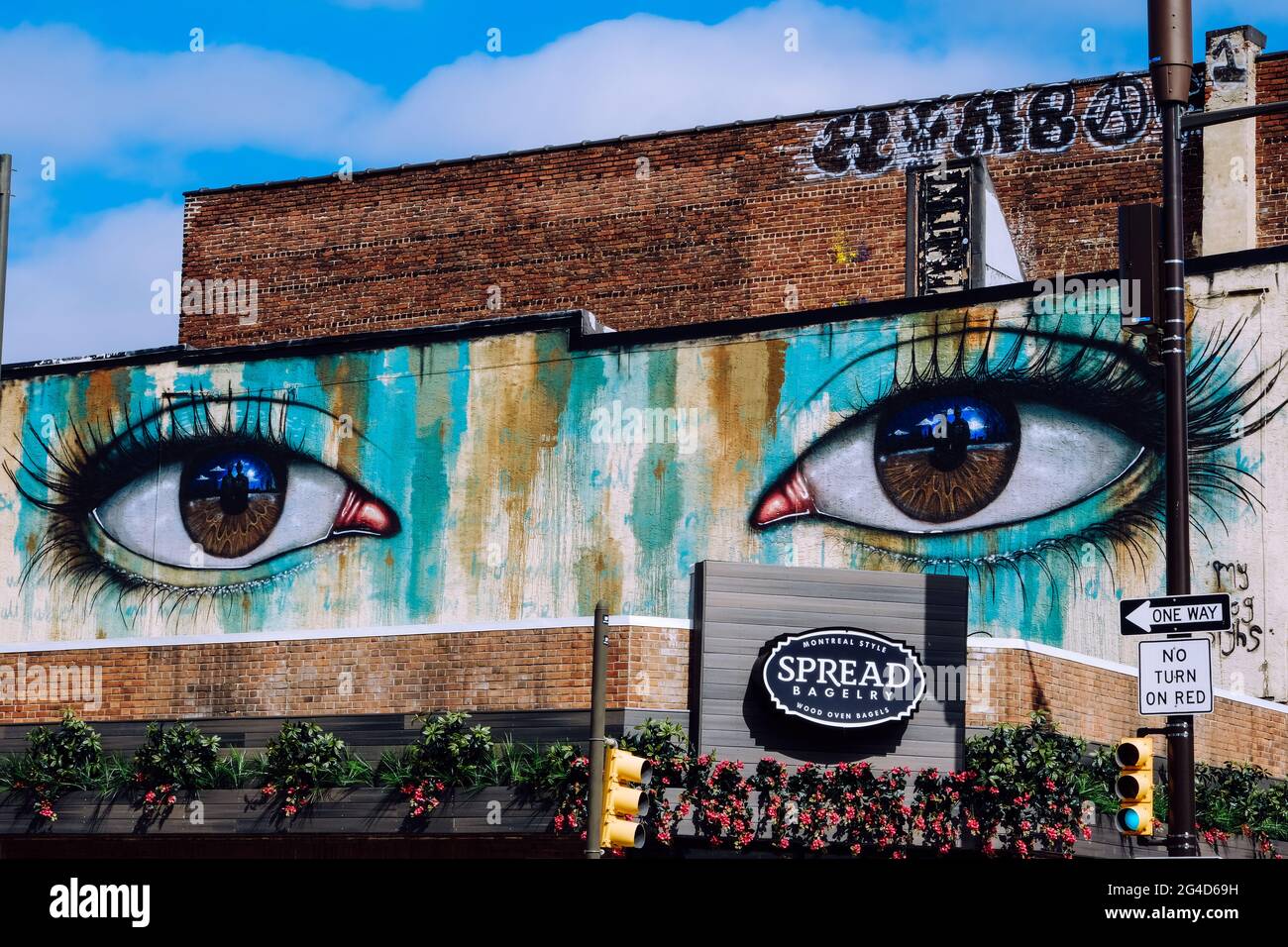 Philadelphia street art graffiti hi-res stock photography and images ...