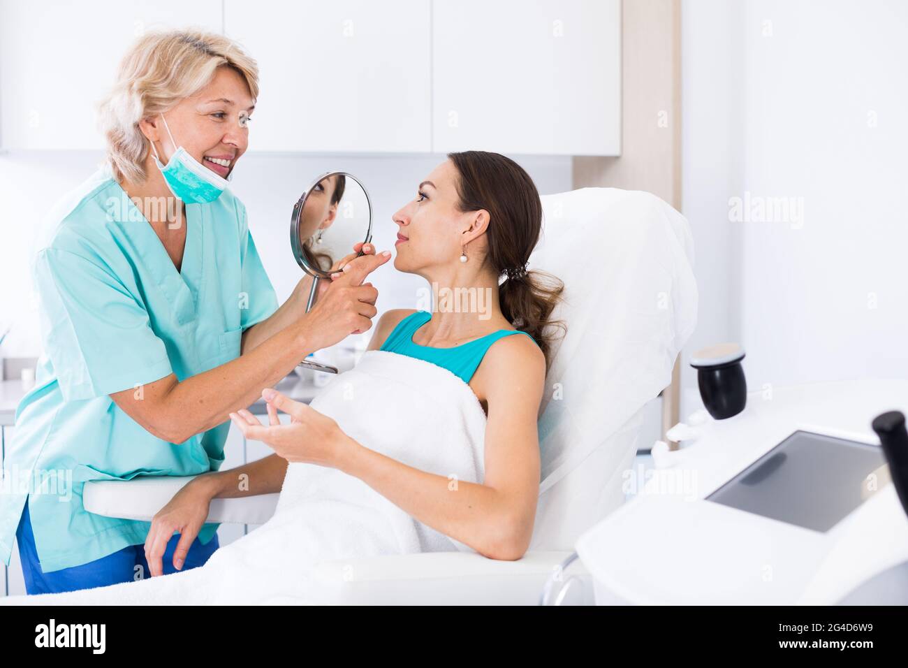 Explaining treatment hi-res stock photography and images - Alamy
