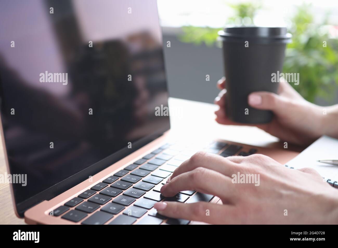 Typingusing hi-res stock photography and images - Alamy