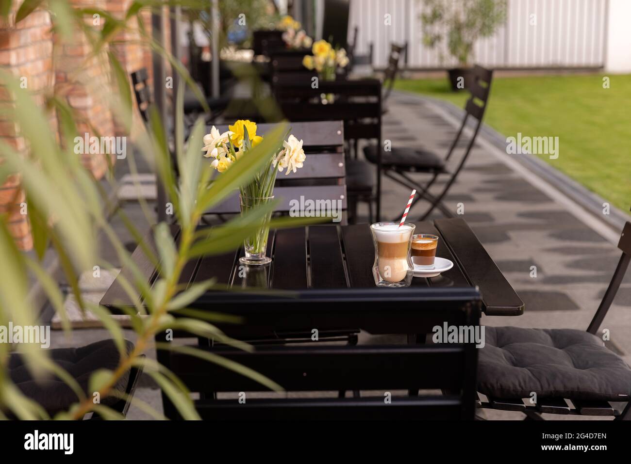 Modern terrace hi-res stock photography and images - Alamy