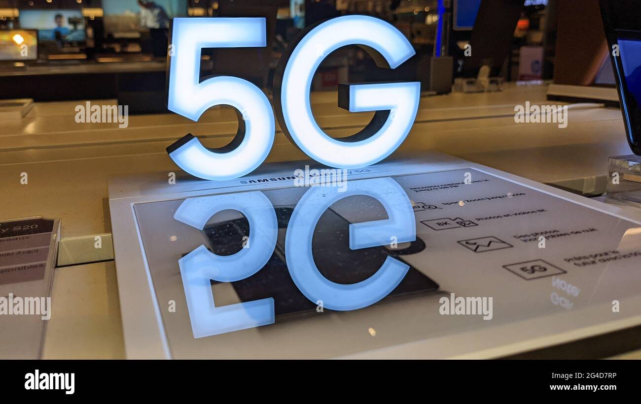 Samsung Advert High Resolution Stock Photography and Images - Alamy