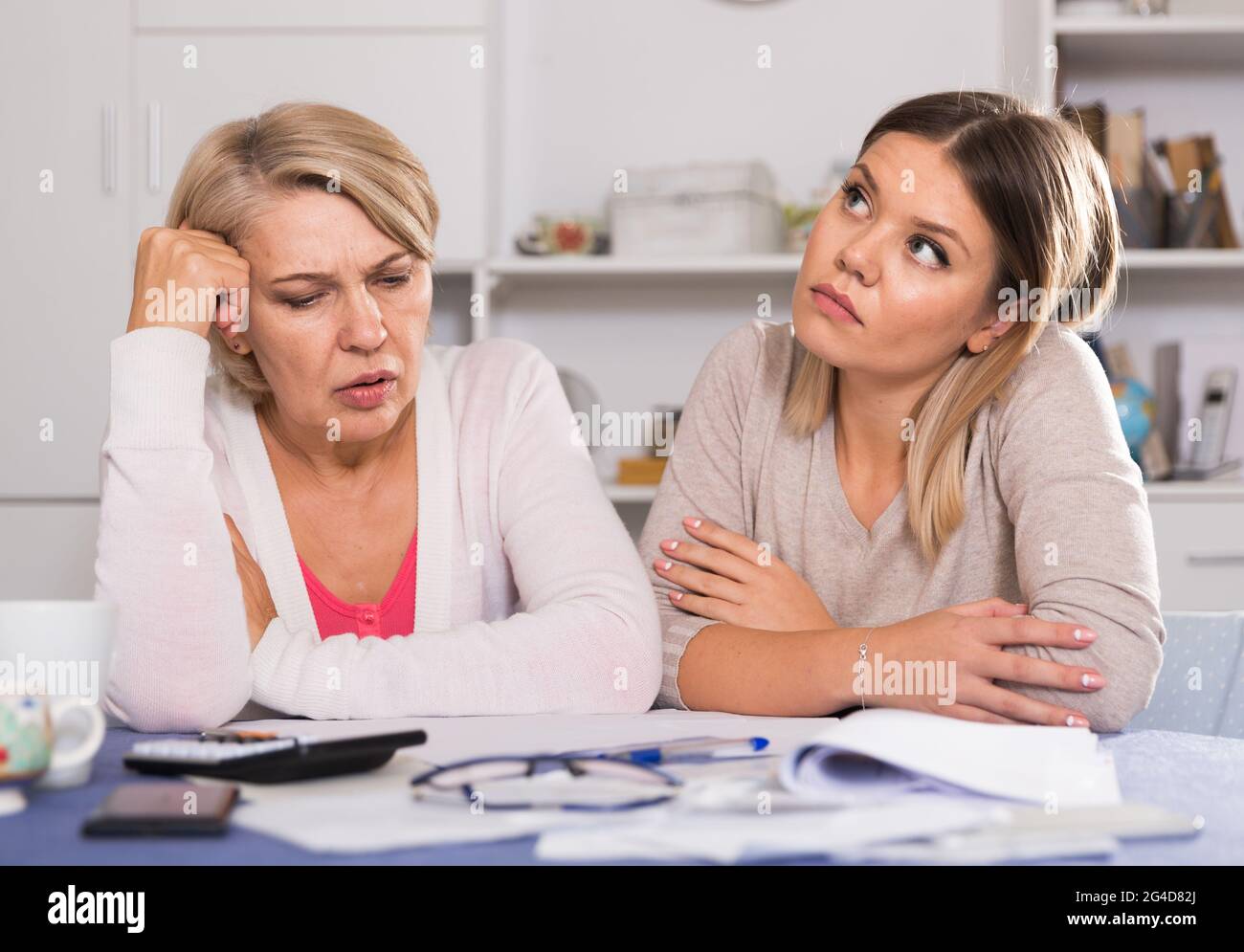mother and her adult daughter with financial problems Stock Photo - Alamy