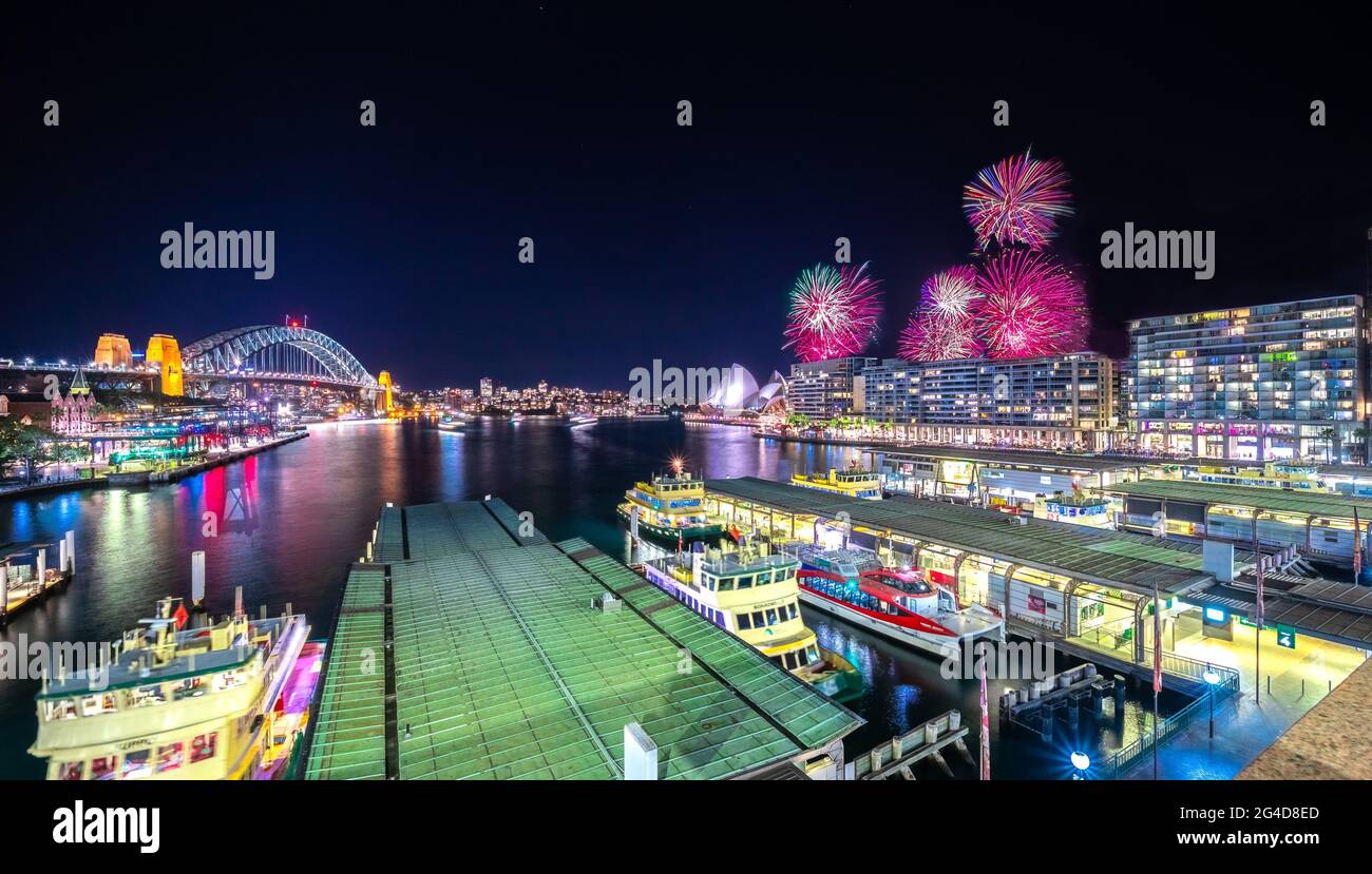 Panorama night view of Sydney Harbour and City Skyline of circular quay ...