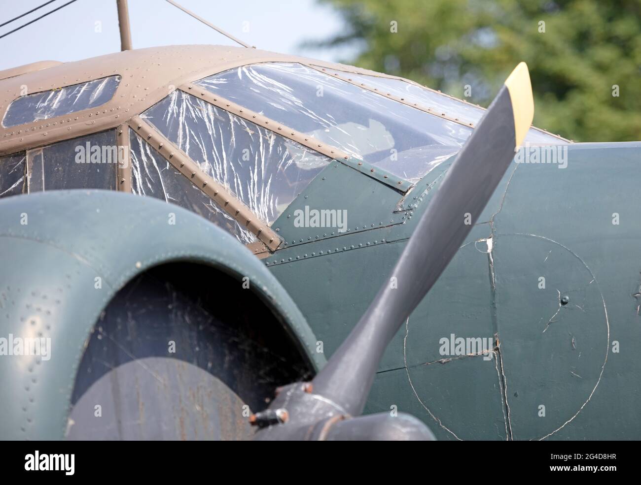 Broken airplane hi-res stock photography and images - Alamy