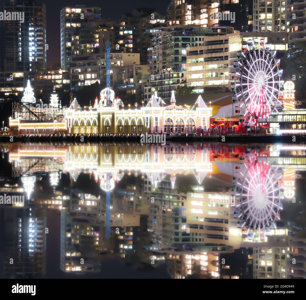 Panorama night view of Sydney Harbour and City Skyline of circular quay ...