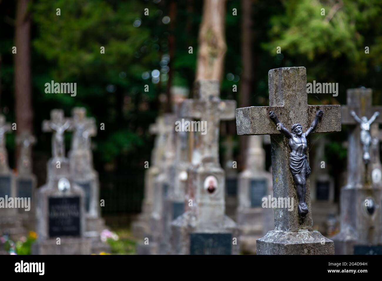 Jesus christ cross statue cemetery hi-res stock photography and images ...