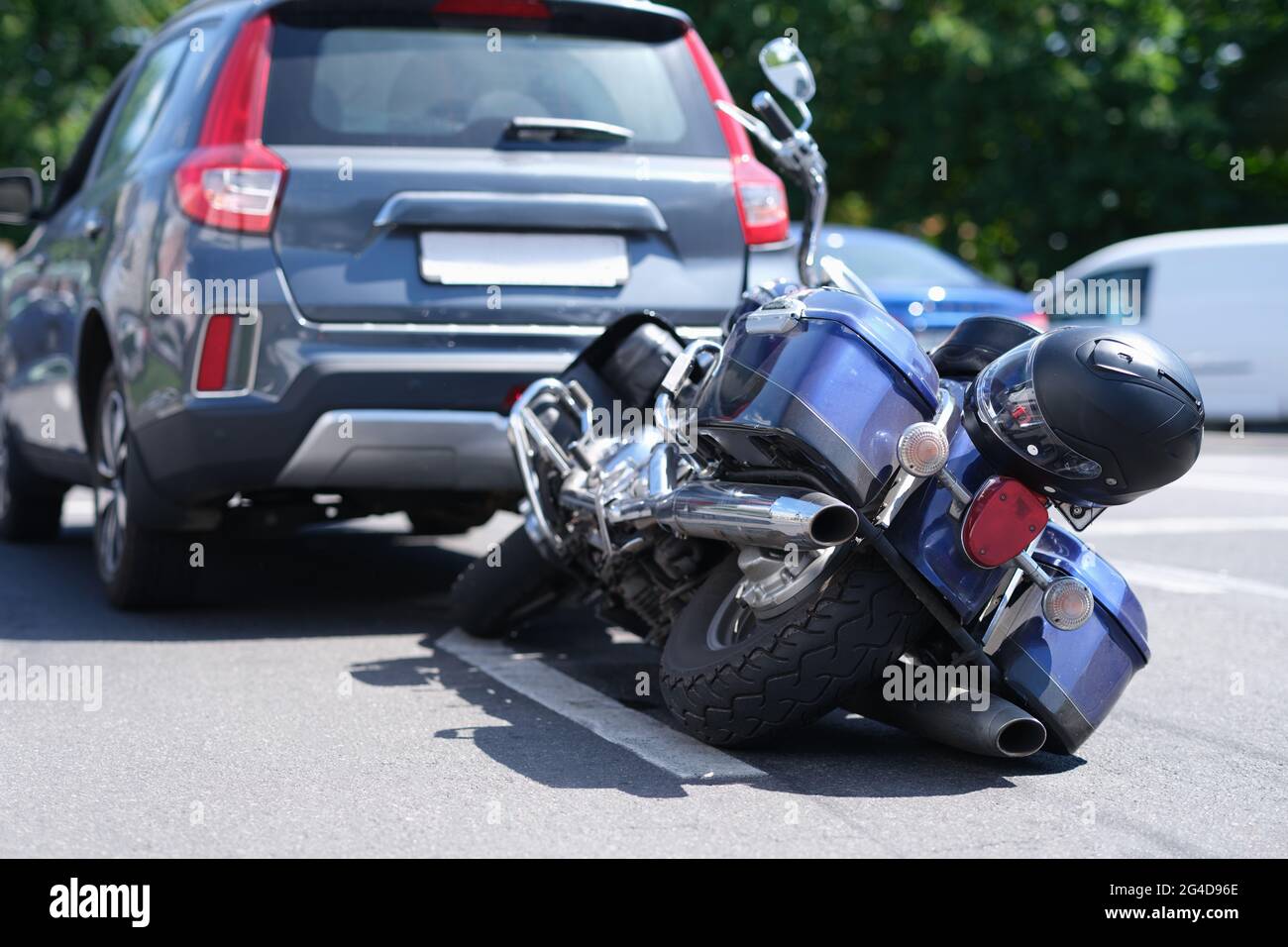 Motorcycle crashed into back of vehicle in front of it Stock Photo - Alamy