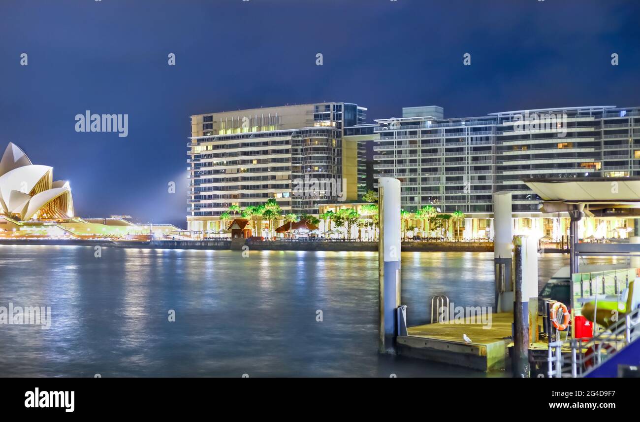 Panorama night view of Sydney Harbour and City Skyline of circular quay ...