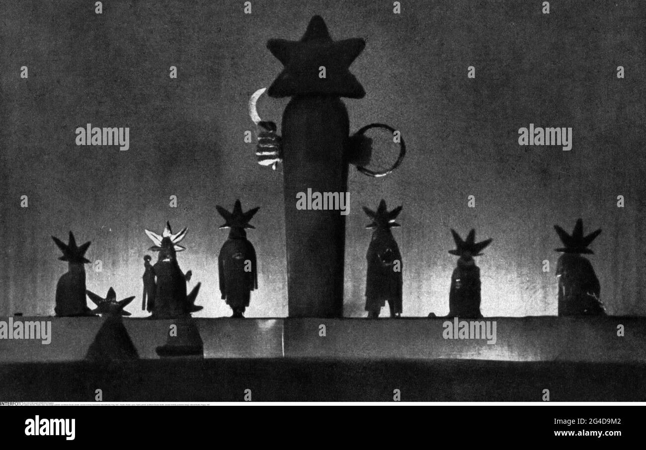 Hook off stage hi-res stock photography and images - Alamy