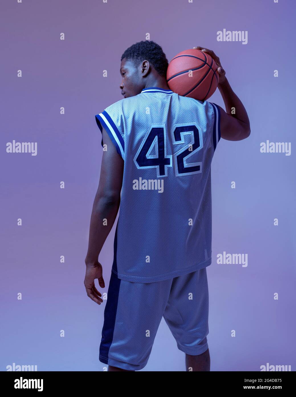 Silhouette view basketball player hi-res stock photography and images ...