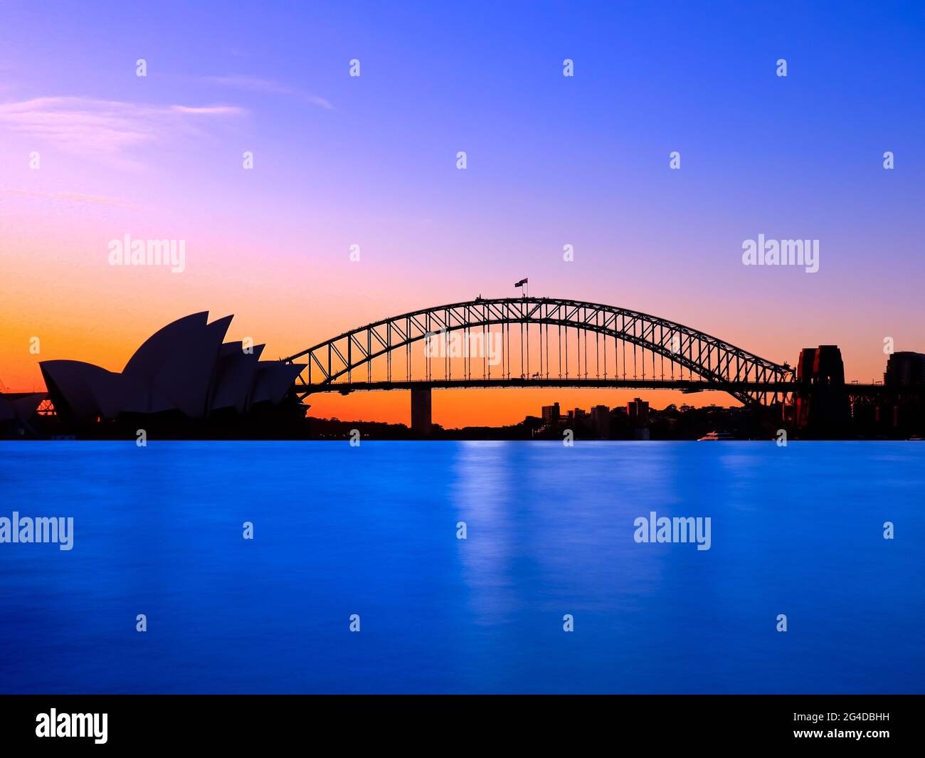 Panoramic night view of Sydney Harbour and City Skyline of NSW ...