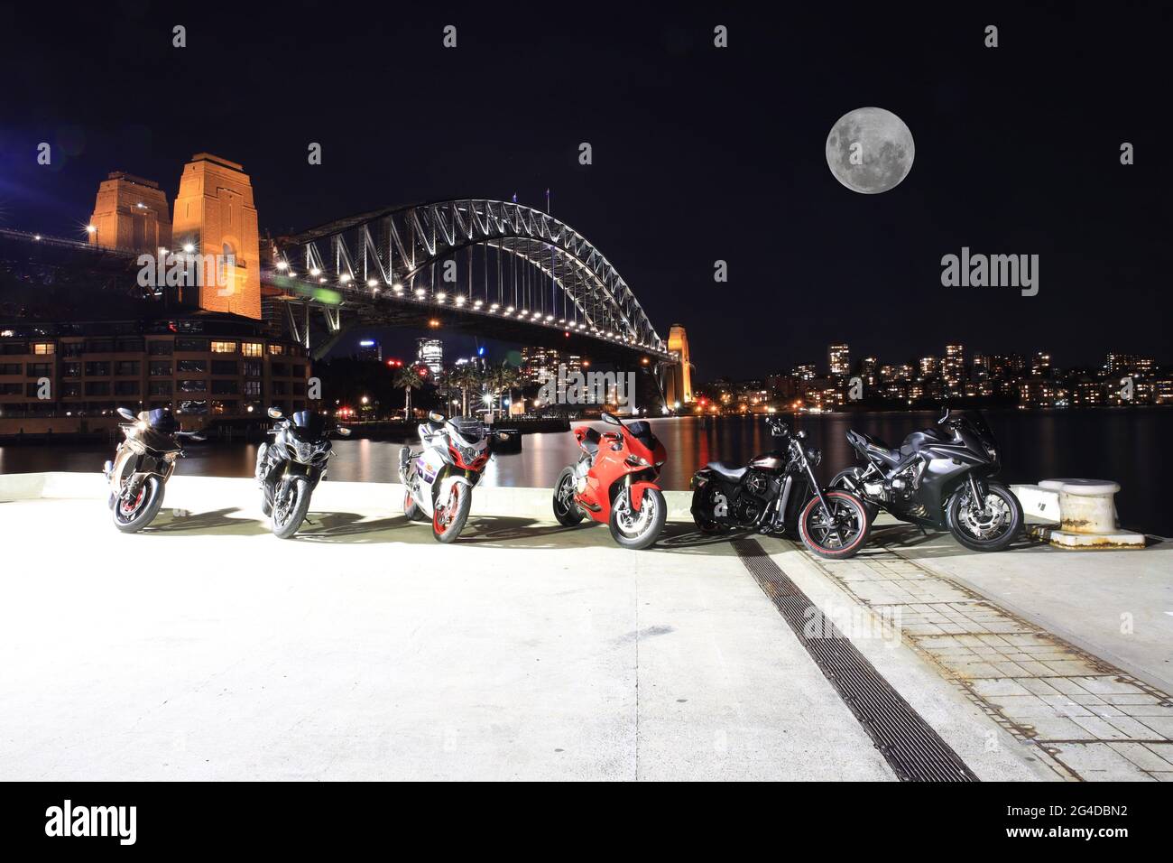 Panorama night view of Sydney Harbour and City Skyline of circular quay ...