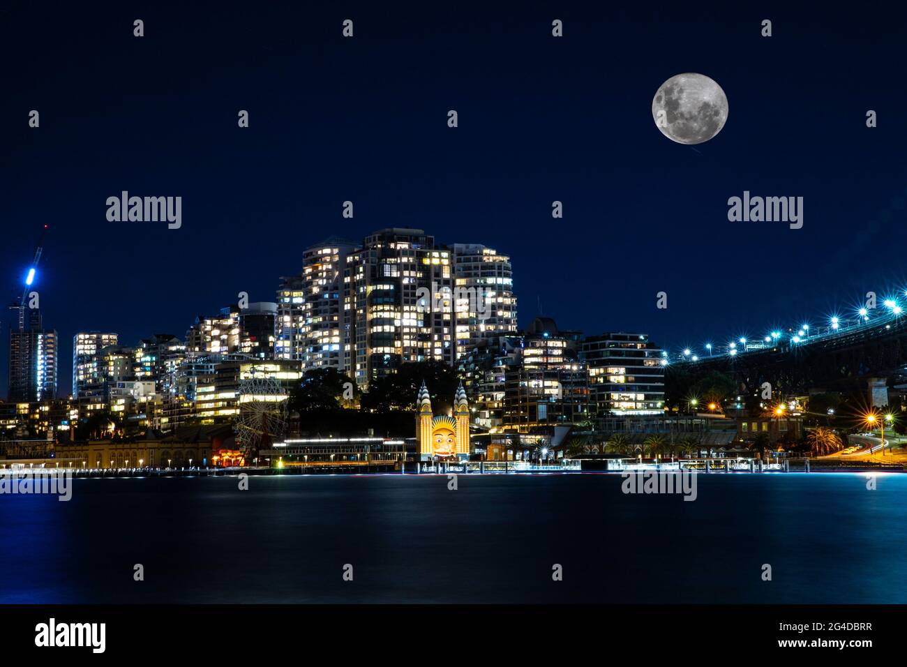 Panorama night view of Sydney Harbour and City Skyline of circular quay ...
