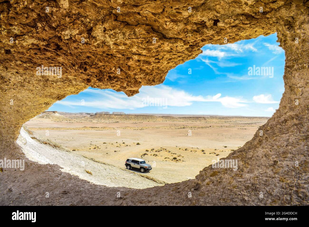 Qatar desert hi-res stock photography and images - Alamy