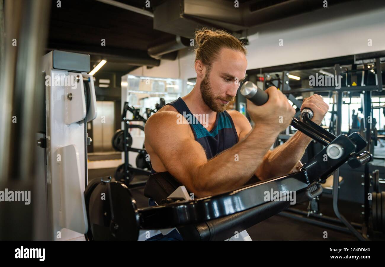 Muscular hard hi-res stock photography and images - Alamy