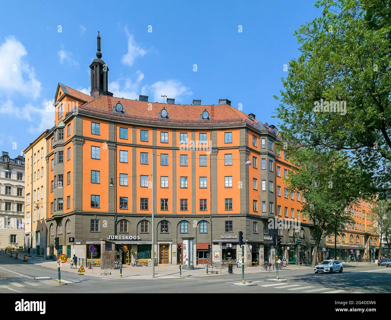 City view traditional house hi-res stock photography and images - Alamy