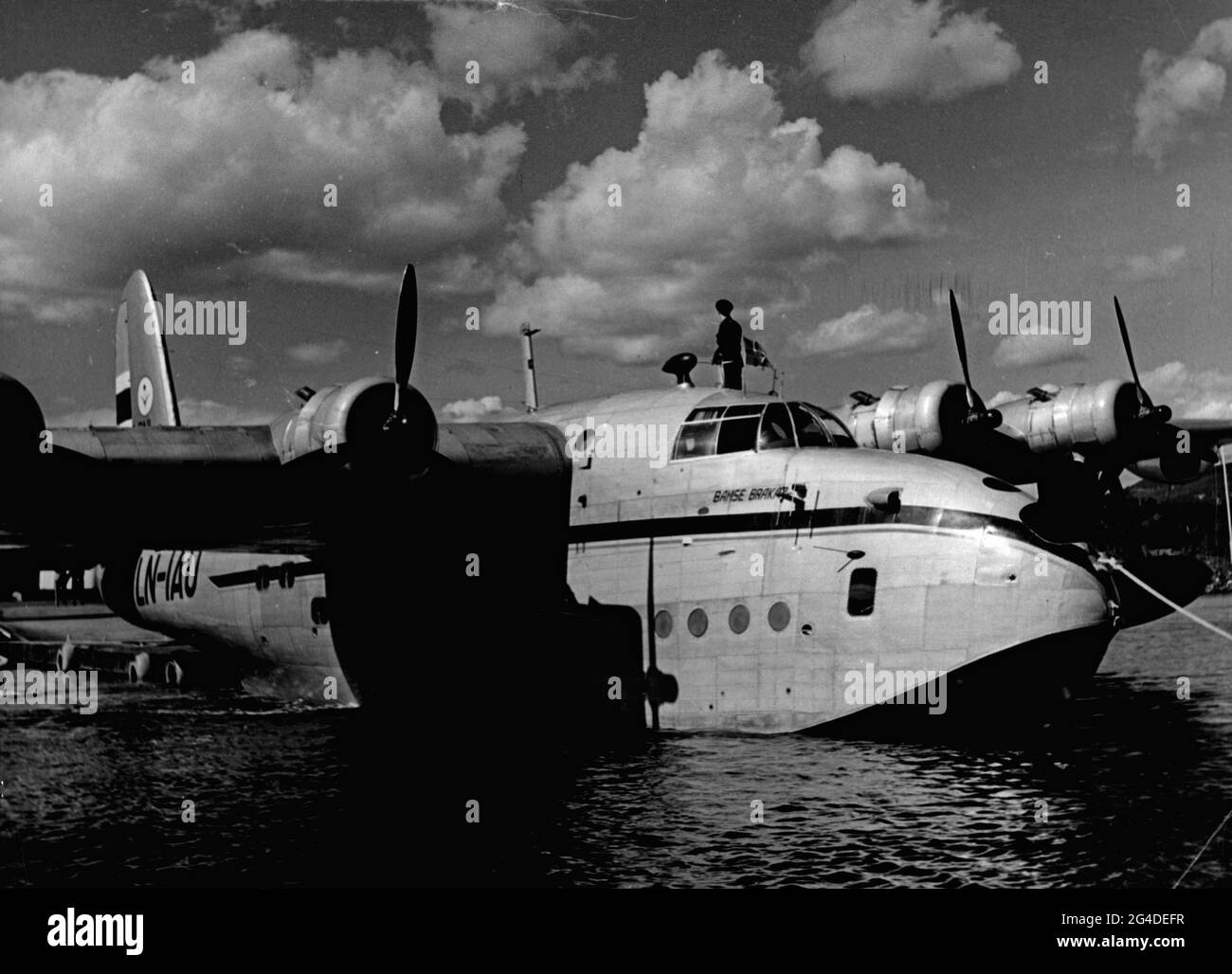 Mooring flying aviation aircraft aeroplane hi-res stock photography and ...