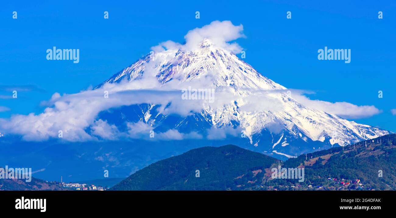 Panoramic view of the city Petropavlovsk-Kamchatsky and volcanoes ...