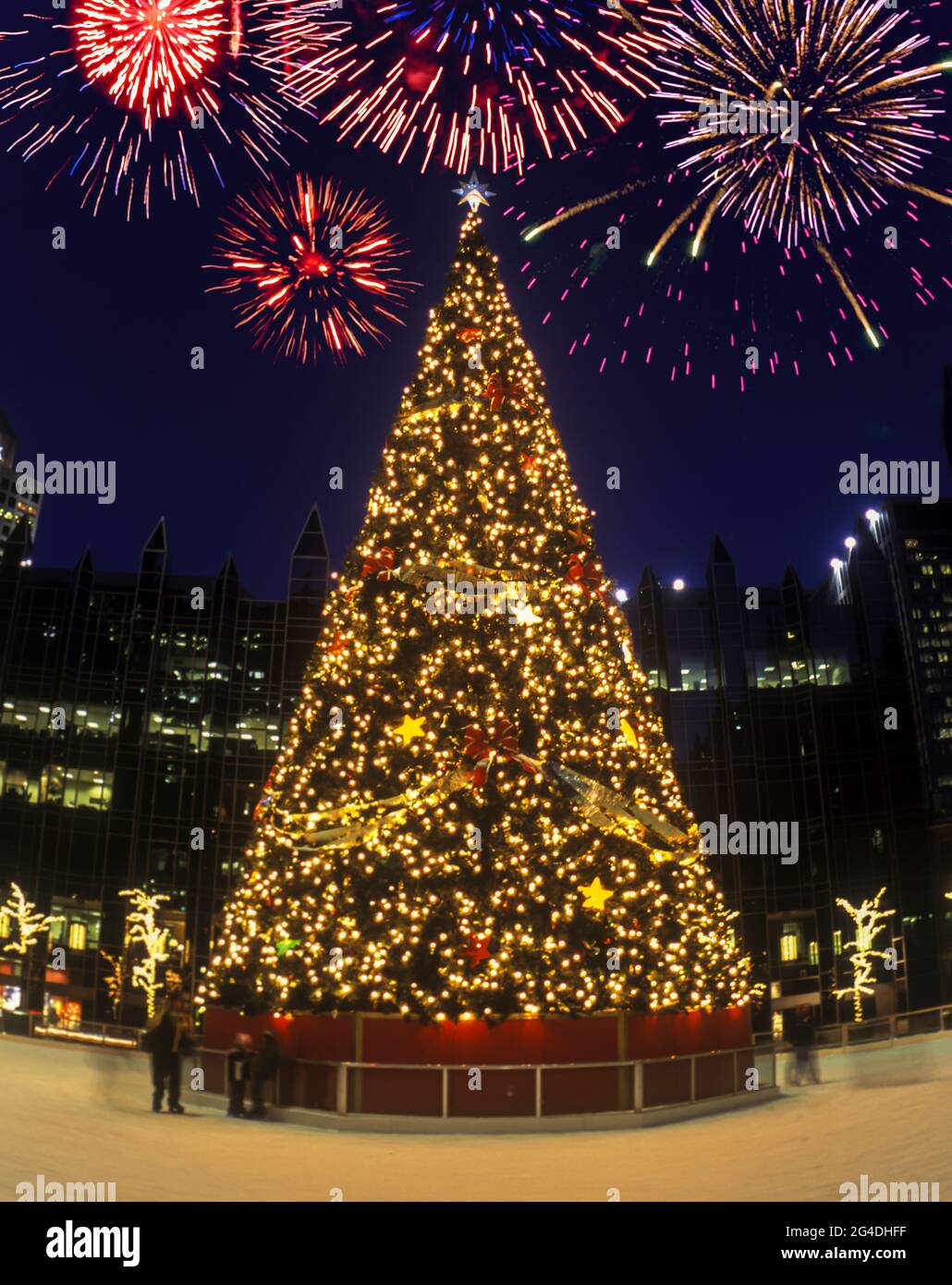 2006 HISTORICAL CHRISTMAS TREE LIGHTS PPG PLACE PLAZA ICE RINK ...