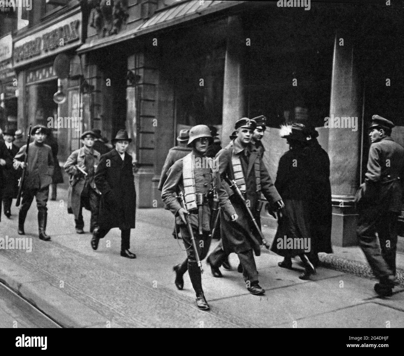 German revolution rifles hi-res stock photography and images - Alamy