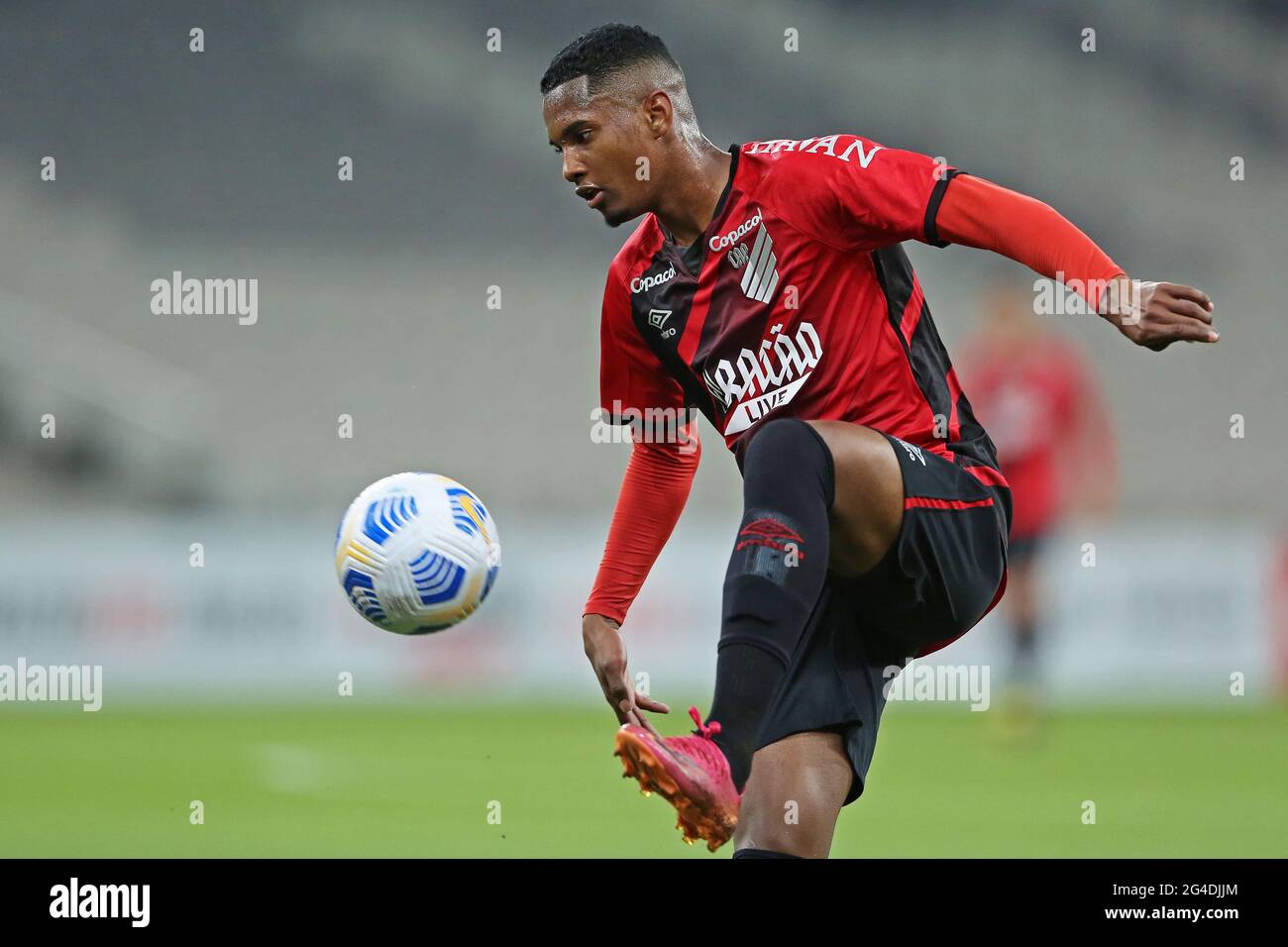 Abner Vinícius do Athletico durante a partida entre Athletico e ...