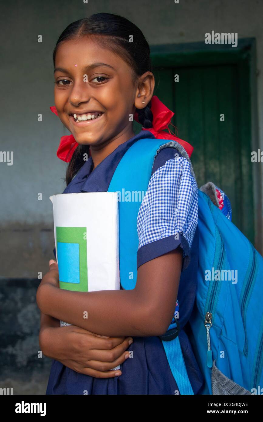 Side view smiling middle school girl hi-res stock photography and ...