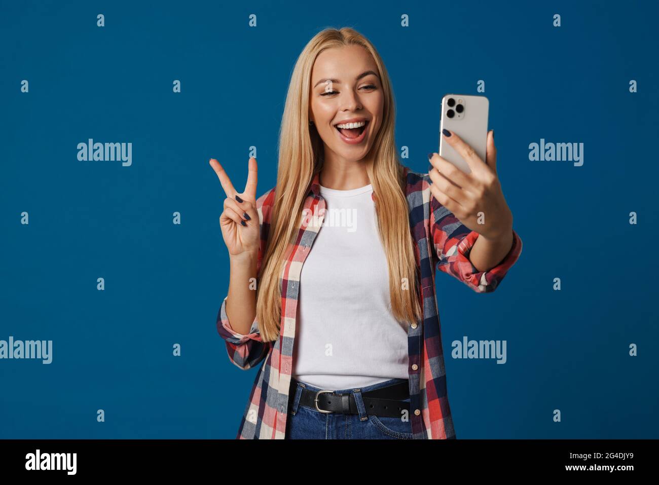 Peace sign girl hi-res stock photography and images - Alamy