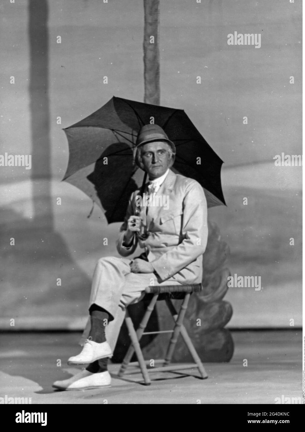 theatre / theater, actor, actor on stage, 1930s, ADDITIONAL-RIGHTS ...