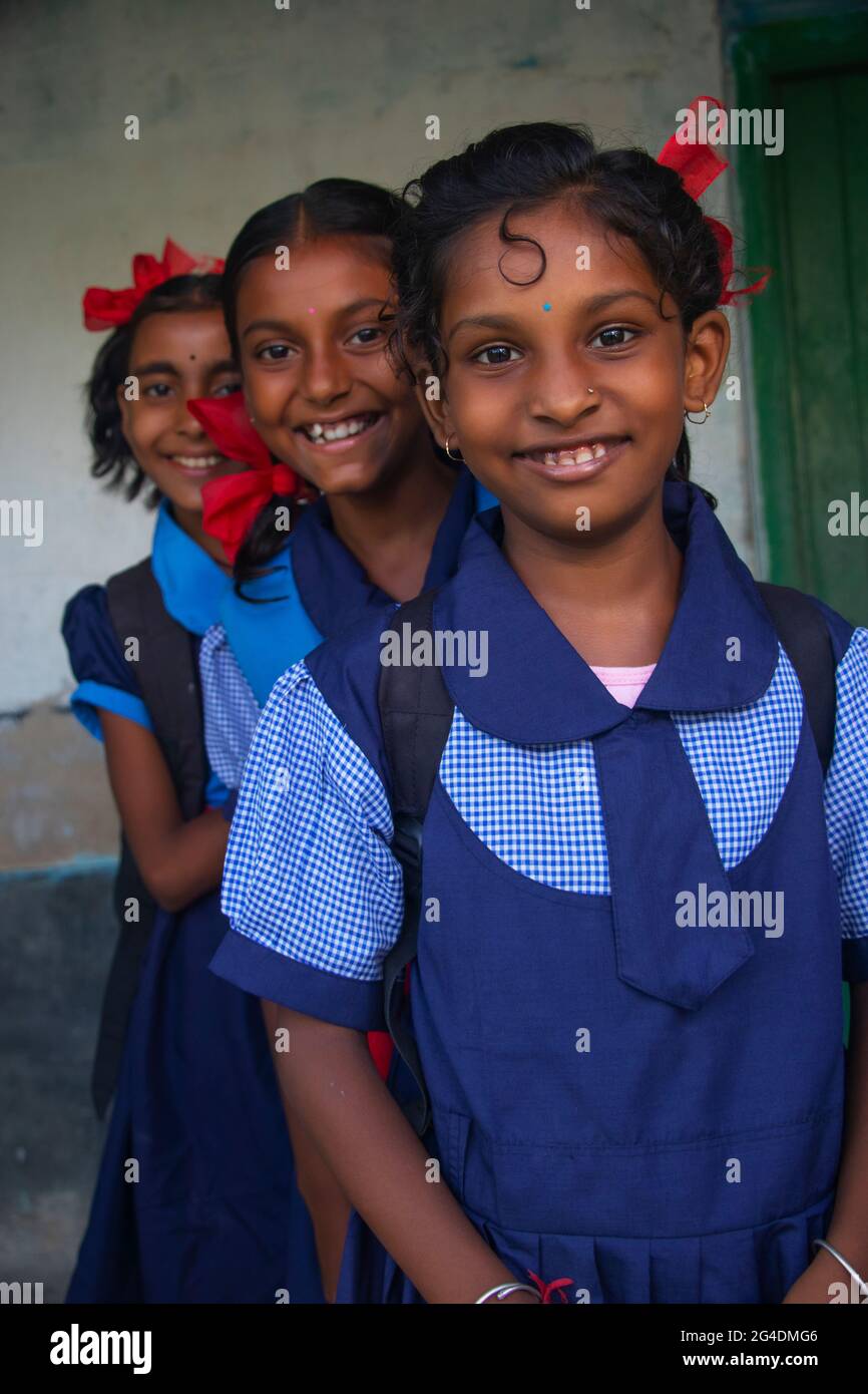 School students wearing uniform hi-res stock photography and images - Alamy