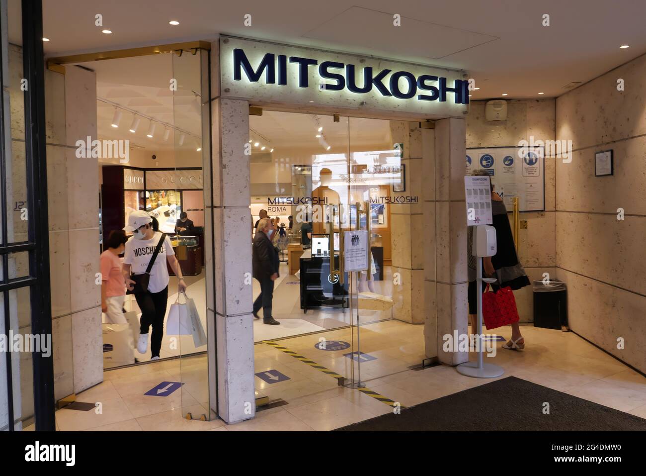 Mitsukoshi hi-res stock photography and images - Alamy