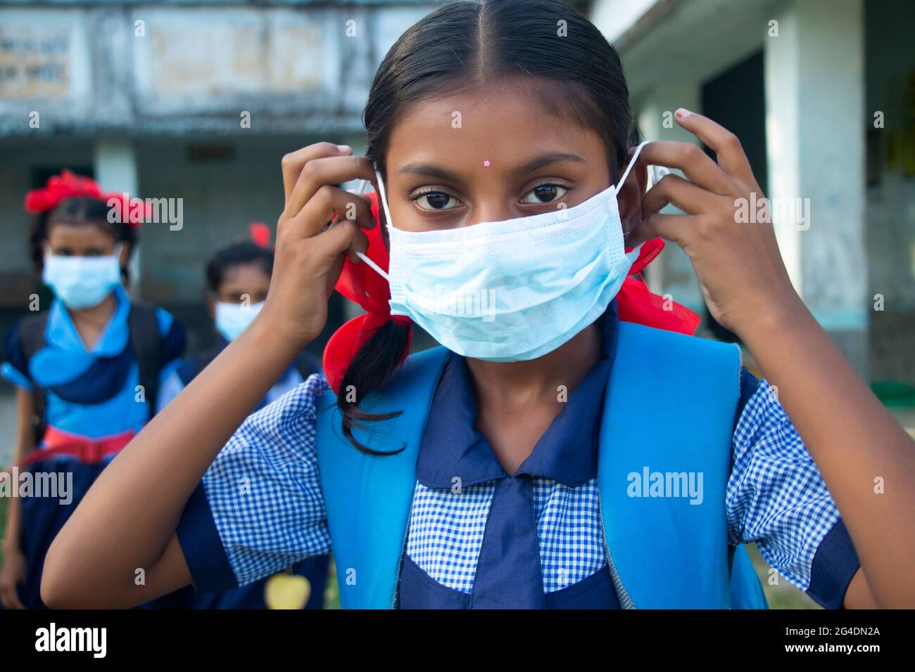 Students wearing blue uniform hi-res stock photography and images - Alamy