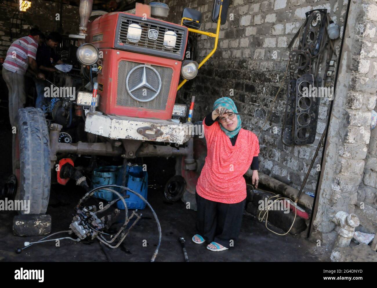 Egyptian garage hi-res stock photography and images - Alamy
