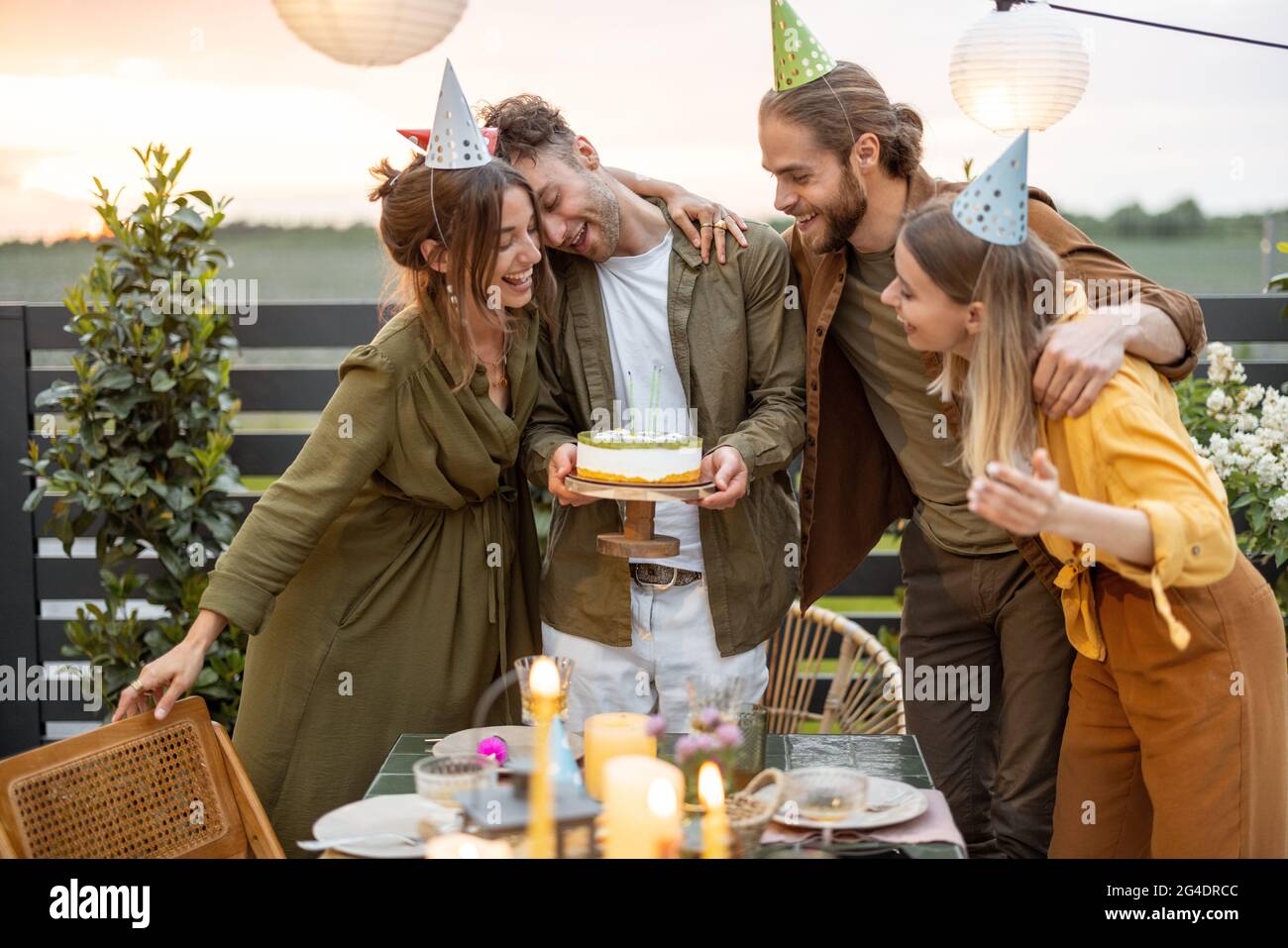 Backyard birthday party hi-res stock photography and images - Alamy
