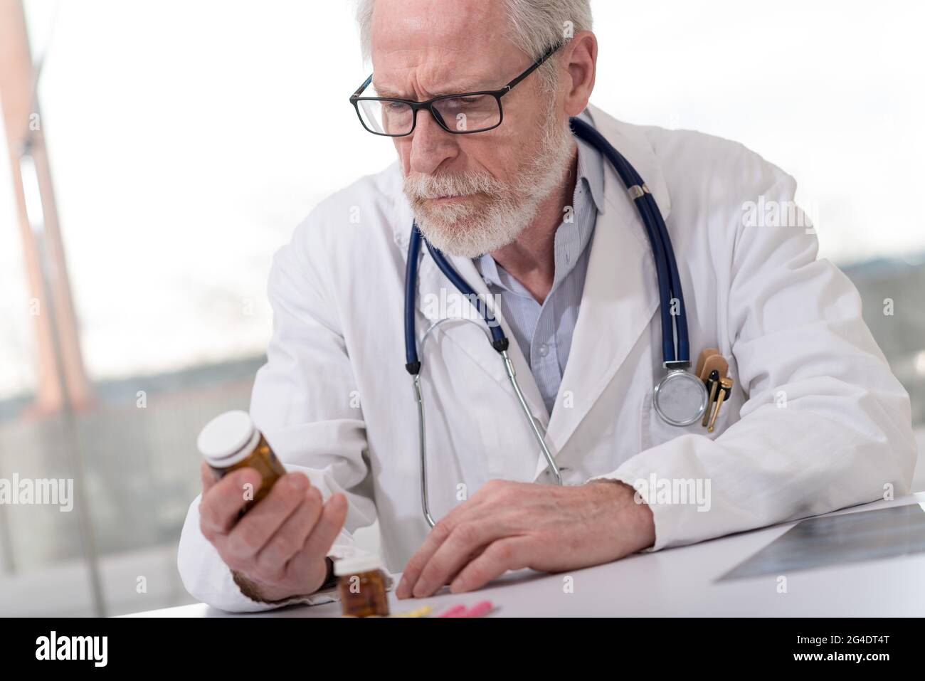 Portrait of senior doctor checking medicine Stock Photo - Alamy