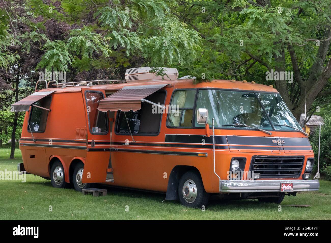 Vintage motorhome hi-res stock photography and images - Alamy