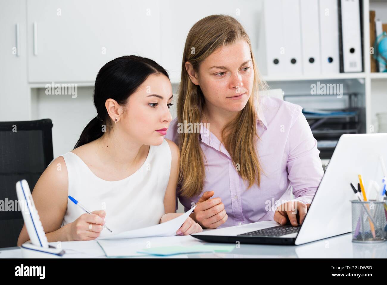 Young korean office workers hi-res stock photography and images - Alamy