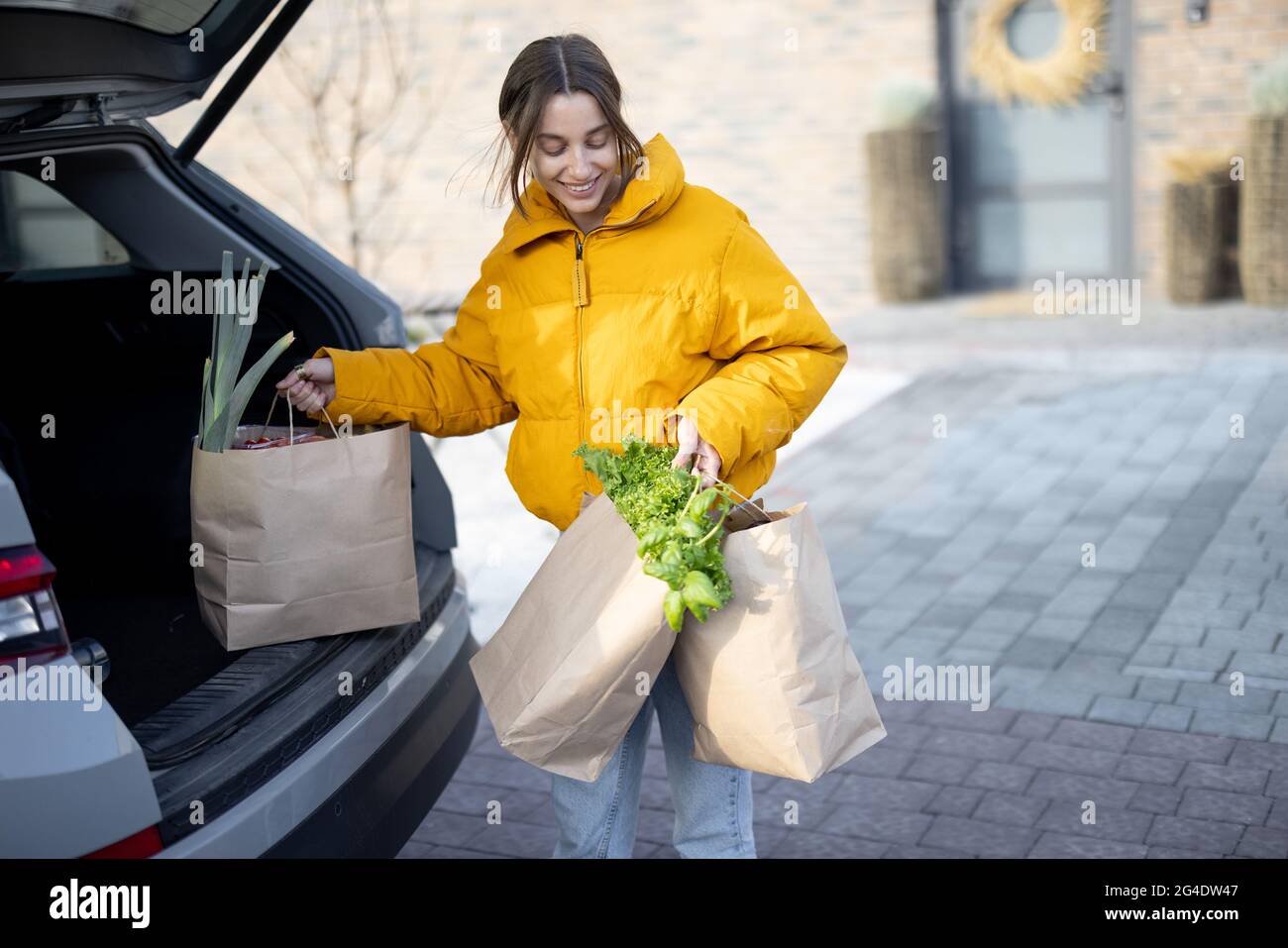 Arrives home hi-res stock photography and images - Alamy