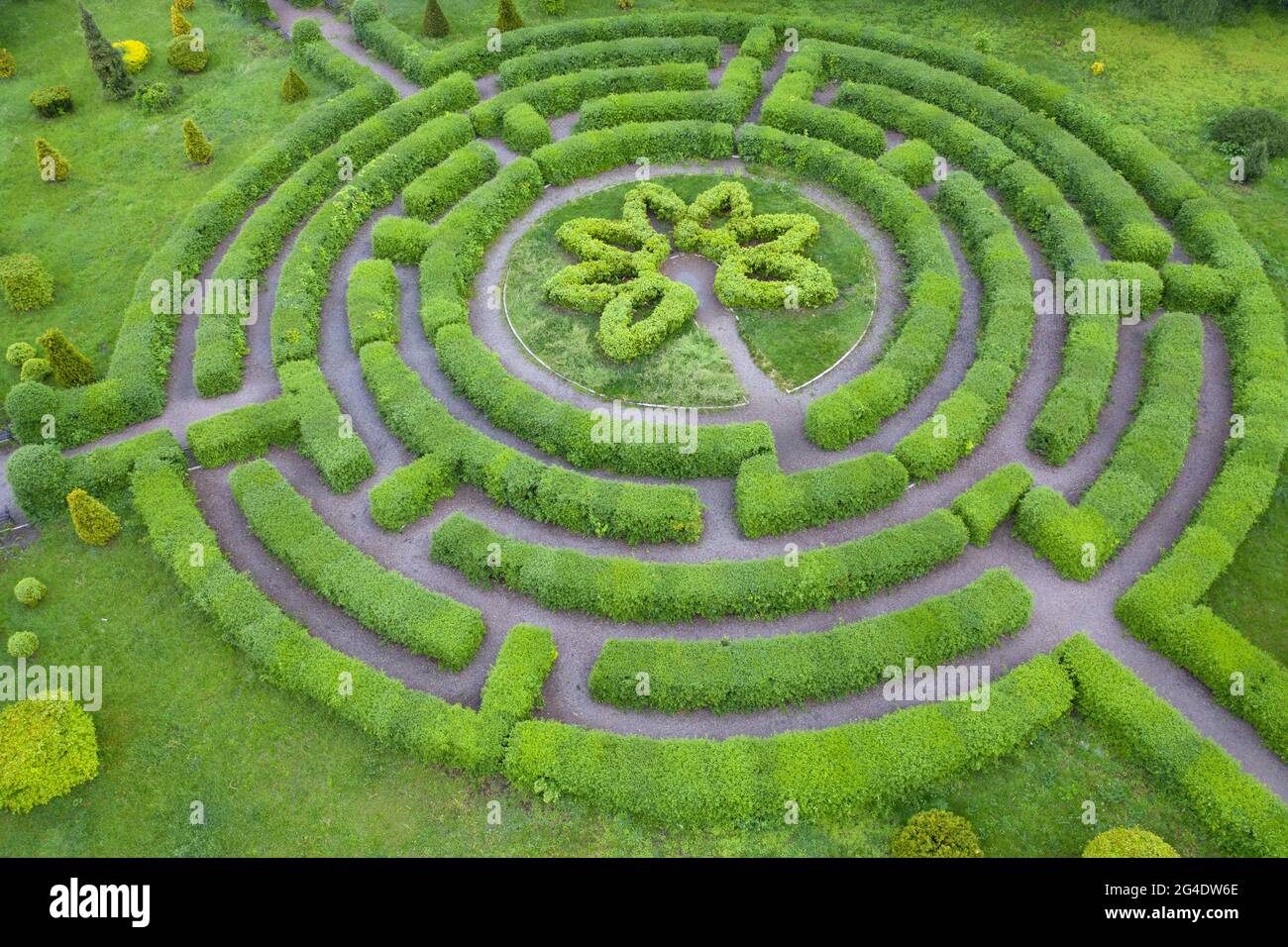 Top view green garden maze hi-res stock photography and images - Alamy