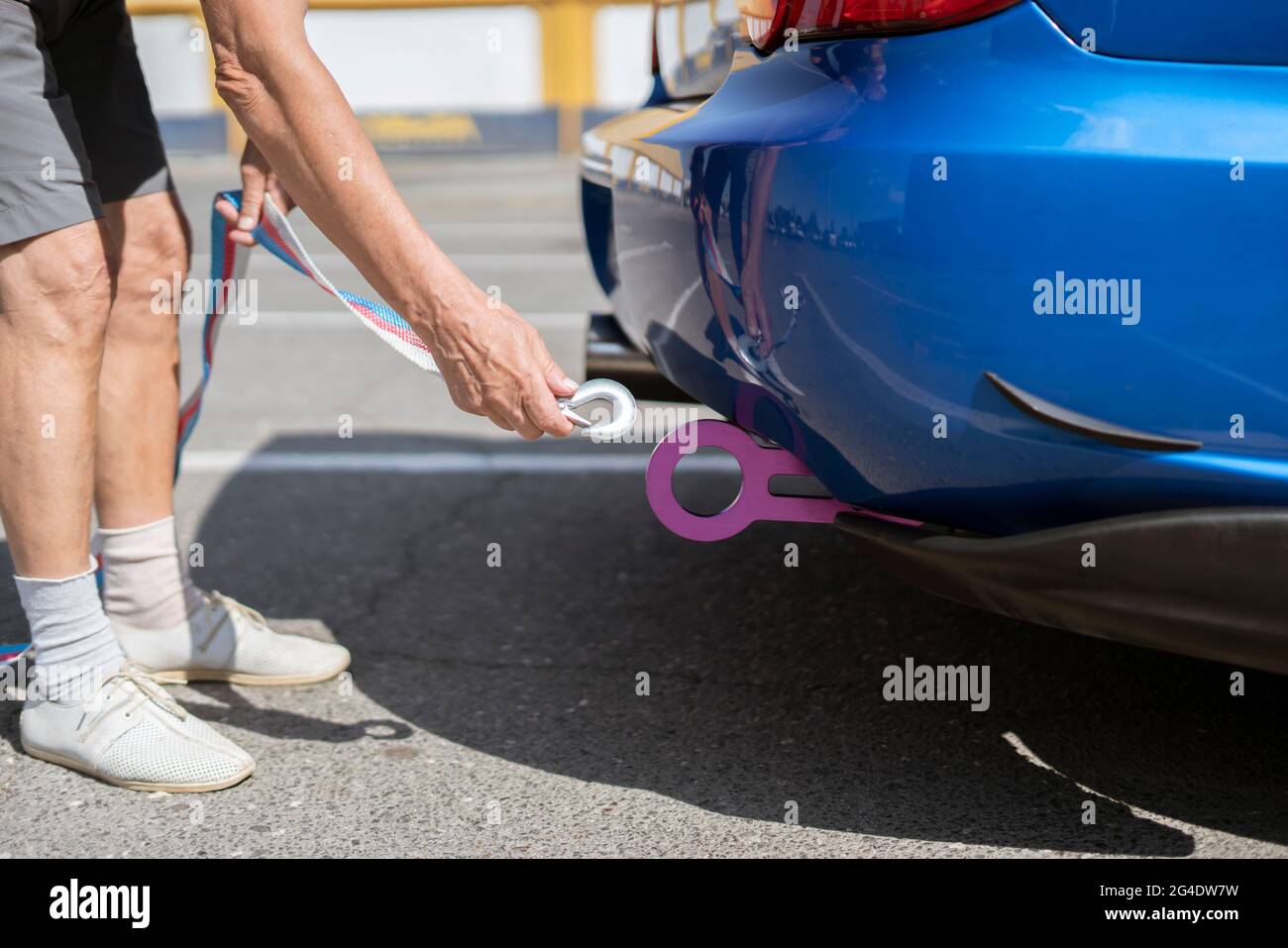Car holding rope hi-res stock photography and images - Alamy