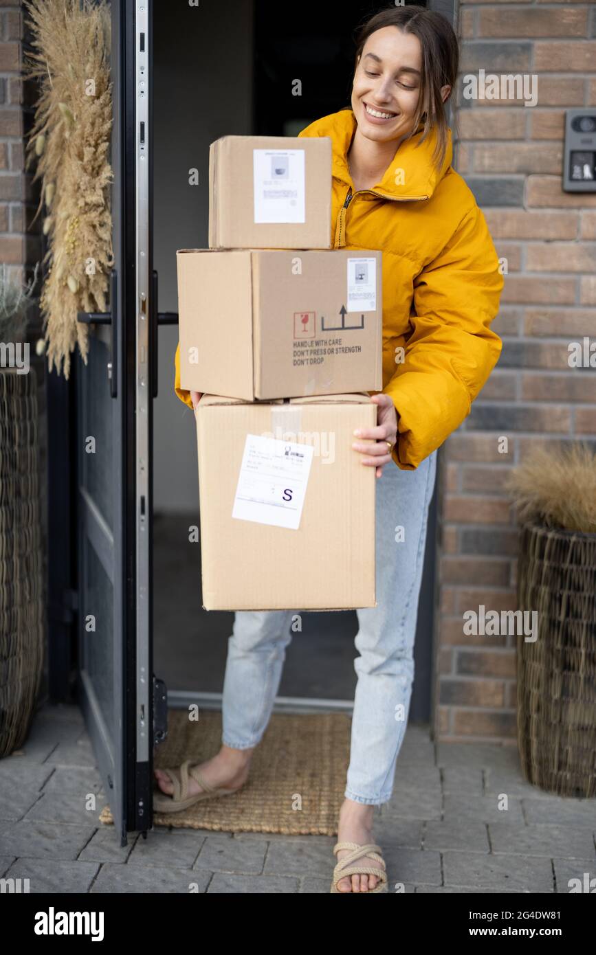 Receive goods hi-res stock photography and images - Alamy